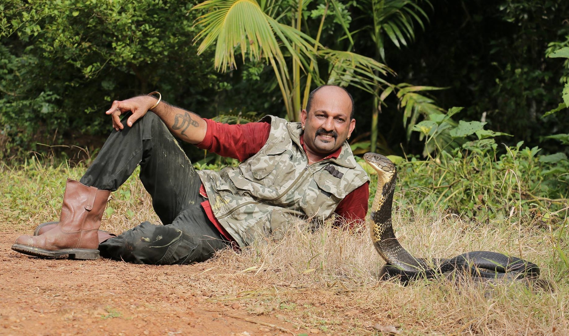 This Mangalore man has rescued 6,000 snakes - Tweak India